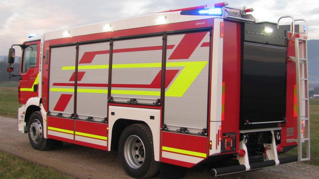 Firefighting truck with water and foam tank, high and low pressure pump ...