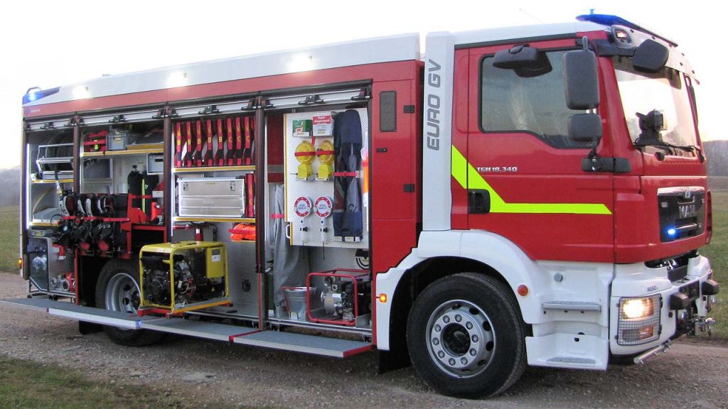 Firefighting truck with water and foam tank, high and low pressure pump ...
