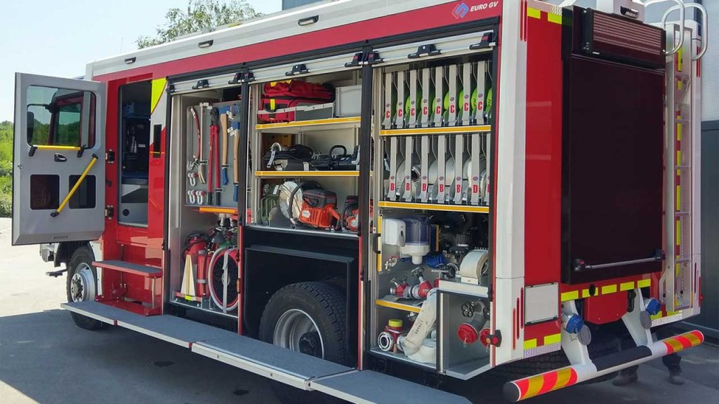Firefighting truck with water and foam tank, high and low pressure pump ...