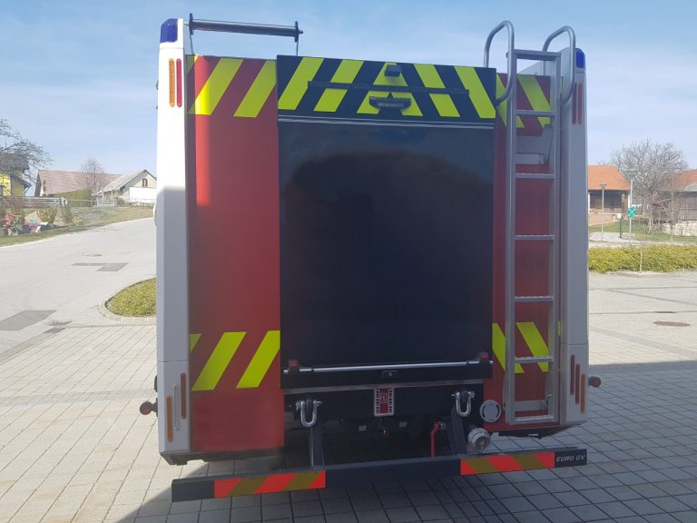 Firefighting truck with water and foam tank, high and low pressure pump ...